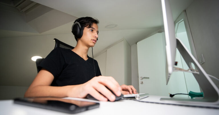 How Much Screen Time? | DKM Homeschool Resource